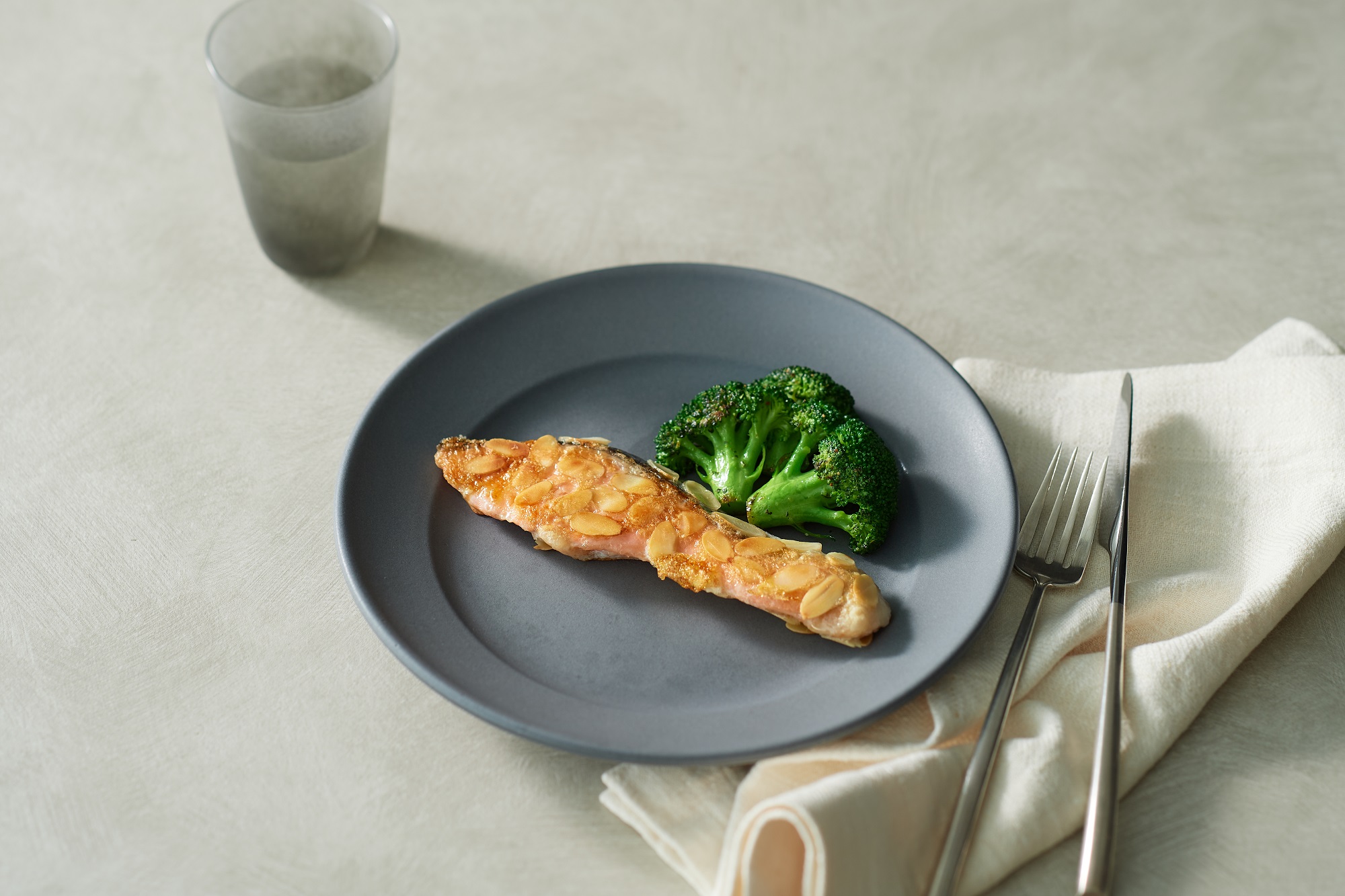 鮭のアーモンド焼き | COLUMNS | est're（エストール）公式サイト|女性のためのセルフケアブランド